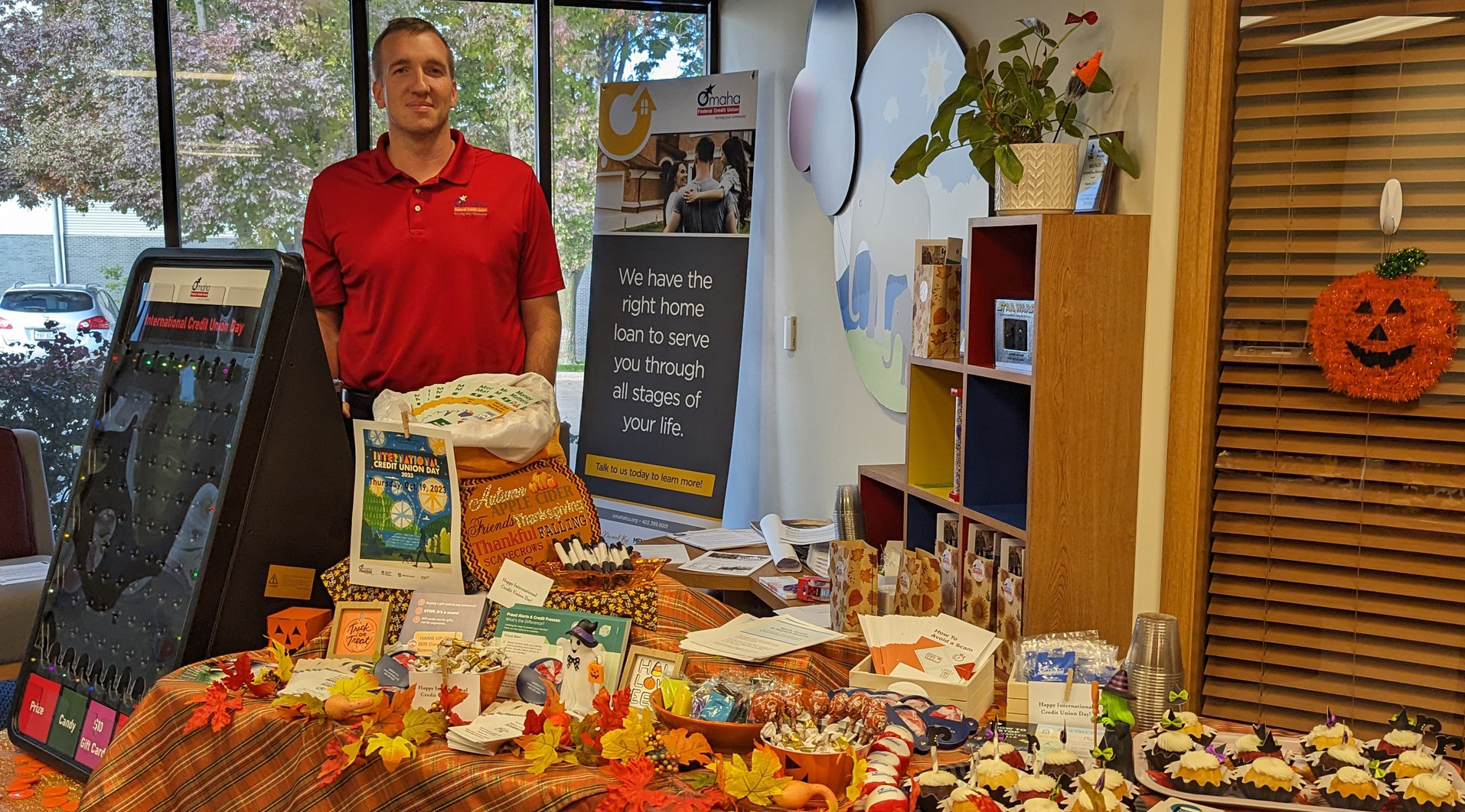 Members Enjoy Bundtini Cupcakes During International Credit Union Day! - Omaha Federal Credit Union